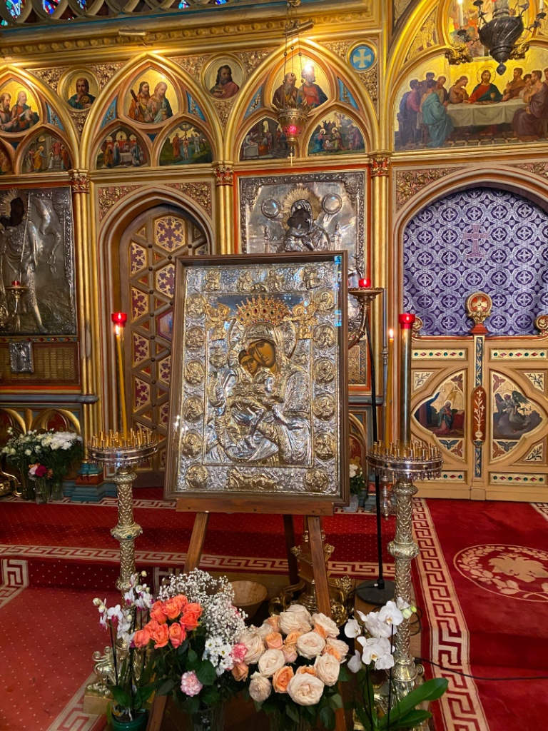 Une icône de la Mère de Dieu AXION ESTIN à la Cathédrale de Paris